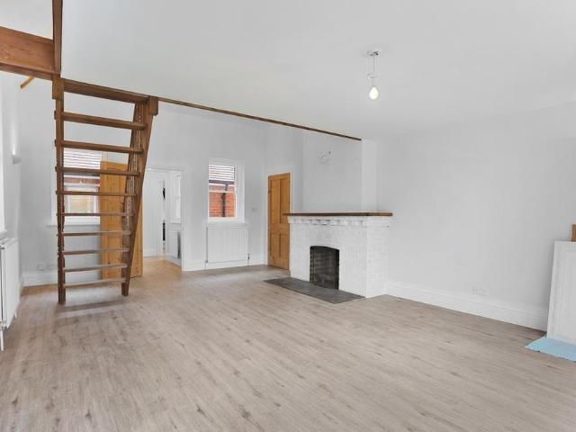 5 bedroom semi detached house to rent