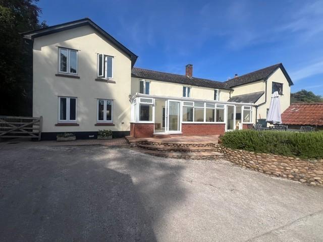 5 bedroom semi detached house to rent