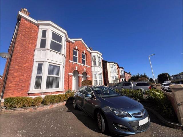 5 bedroom semi detached house to rent