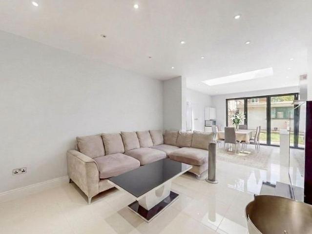 5 bedroom semi detached house to rent