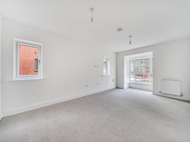 5 bedroom semi detached house to rent