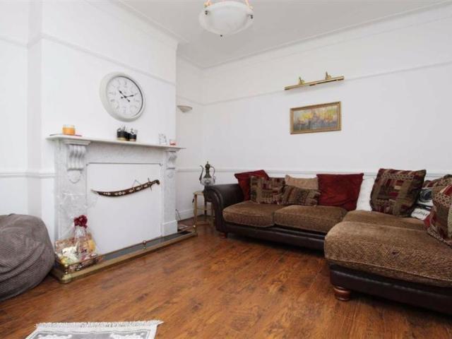 5 bedroom semi detached house to rent