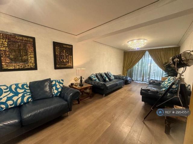 5 bedroom semi detached house to rent