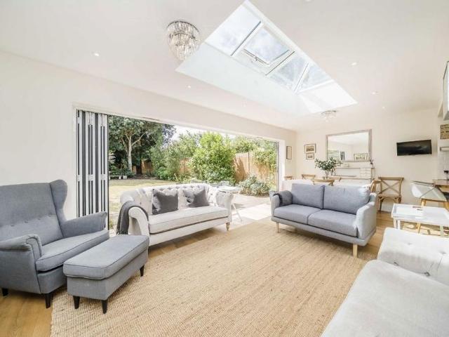 5 bedroom semi detached house to rent