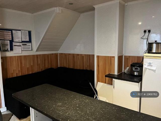 5 bedroom semi detached house to rent