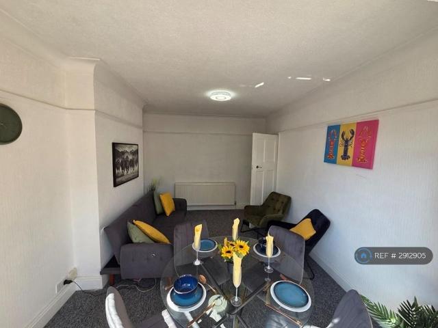 5 bedroom semi detached house to rent
