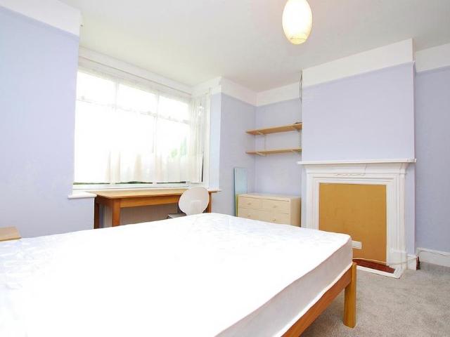 5 bedroom semi detached house to rent