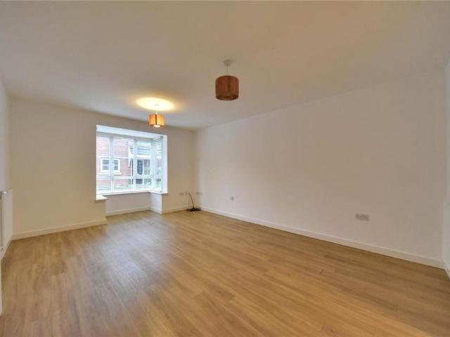 5 bedroom semi detached house to rent