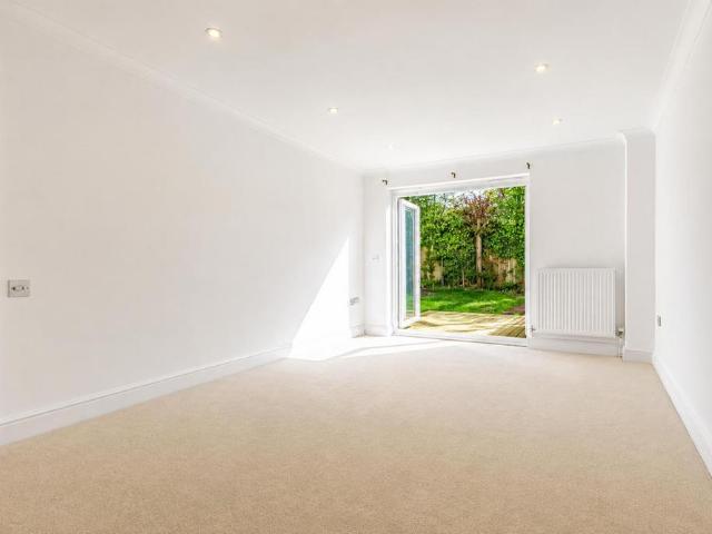5 bedroom semi detached house to rent