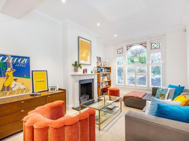 5 bedroom semi detached house to rent
