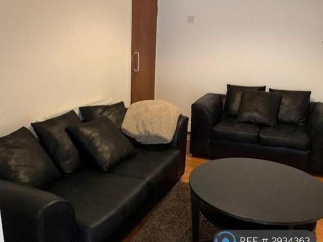 5 bedroom semi detached house to rent