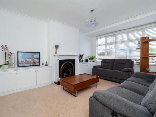 5 bedroom semi detached house to rent