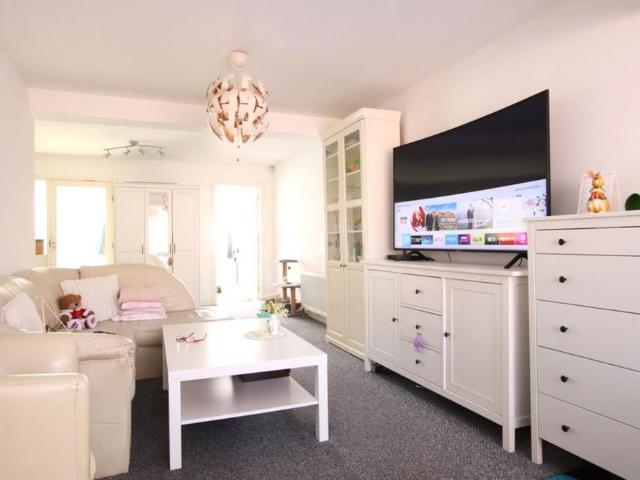 5 bedroom semi detached house to rent