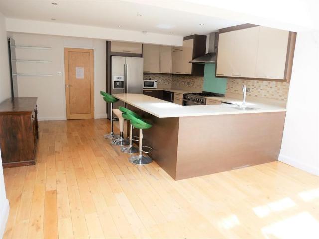5 bedroom semi detached house to rent