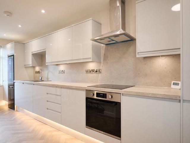 5 bedroom semi detached house to rent