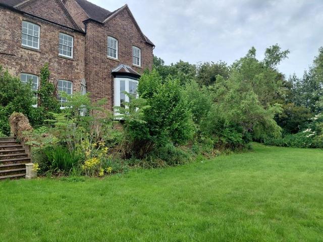 5 bedroom semi detached house to rent