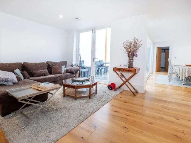 5 bedroom semi detached house to rent