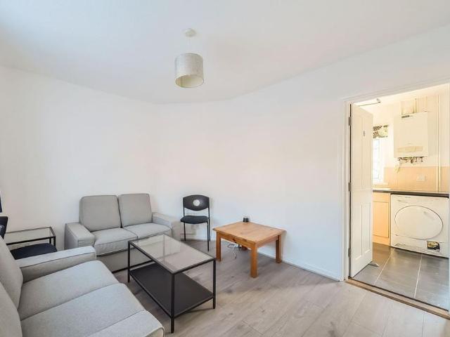 5 bedroom semi detached house to rent