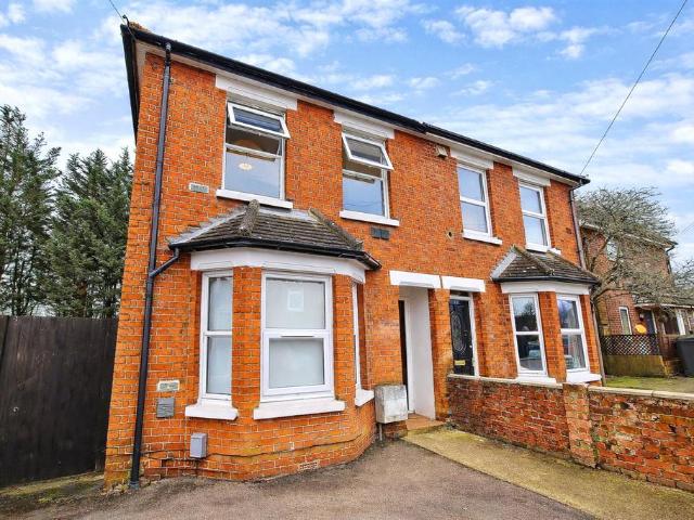 5 bedroom semi detached house to rent