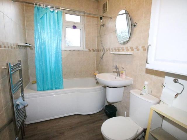 5 bedroom semi detached house to rent