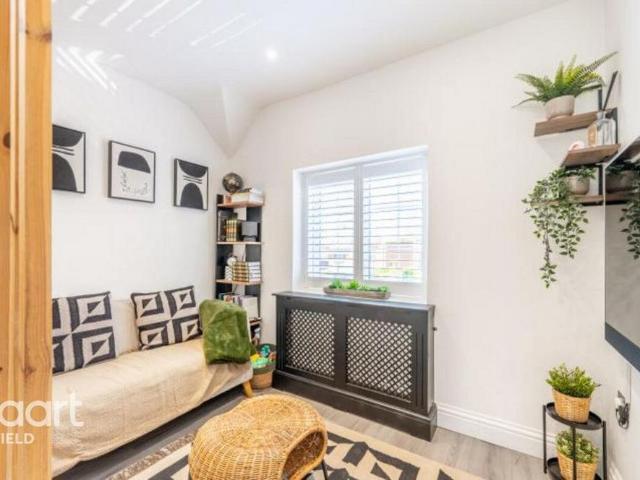5 bedroom semi detached house to rent