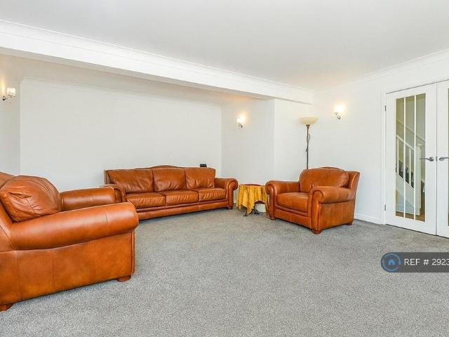 5 bedroom semi detached house to rent
