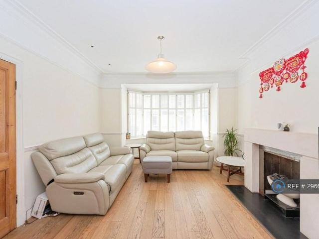 5 bedroom semi detached house to rent