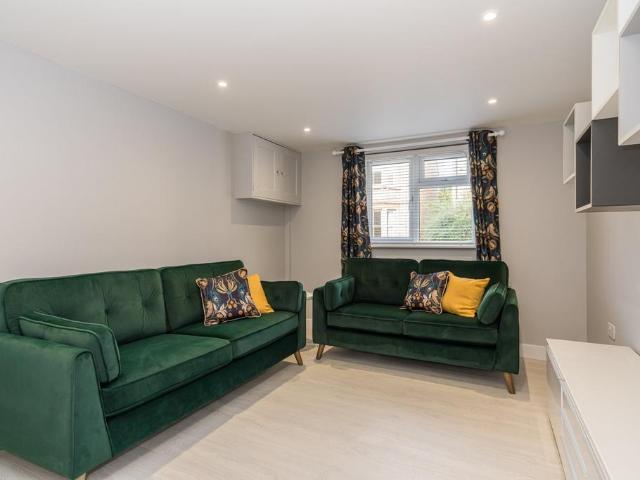 5 bedroom semi detached house to rent