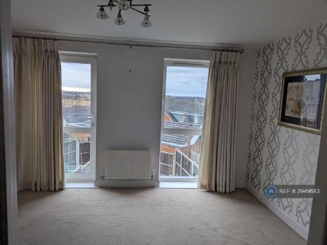 5 bedroom semi detached house to rent