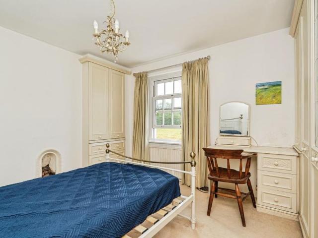 5 bedroom semi detached house to rent