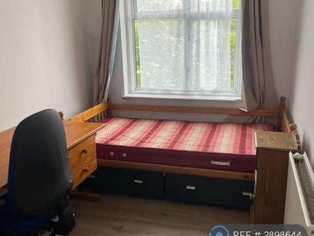 5 bedroom semi detached house to rent