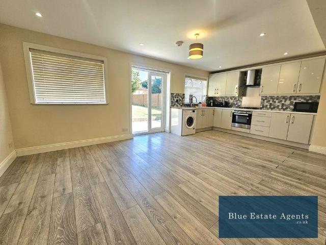 5 bedroom semi detached house to rent