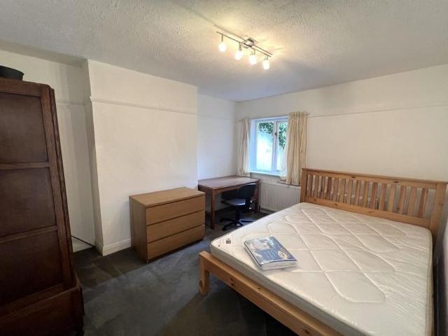5 bedroom semi detached house to rent