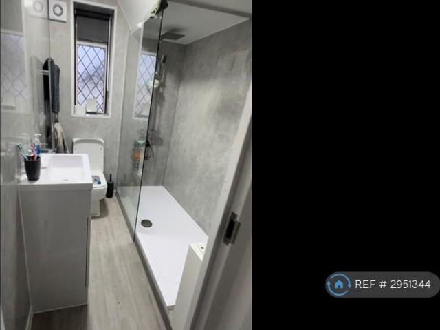 5 bedroom semi detached house to rent