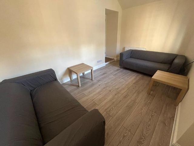 5 bedroom semi detached house to rent