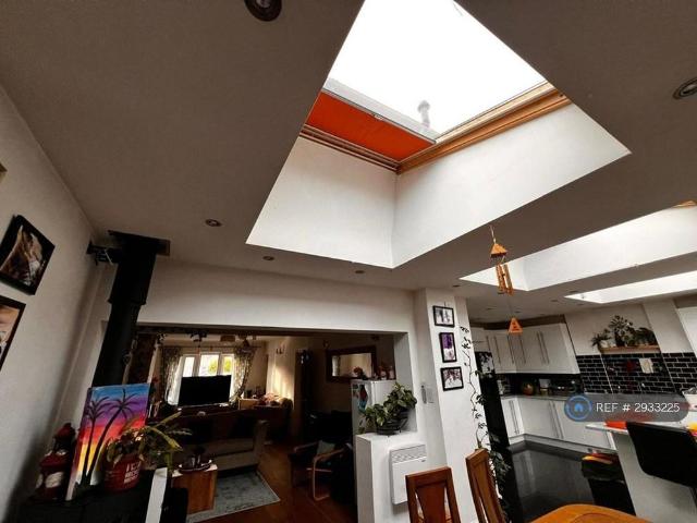 5 bedroom semi detached house to rent