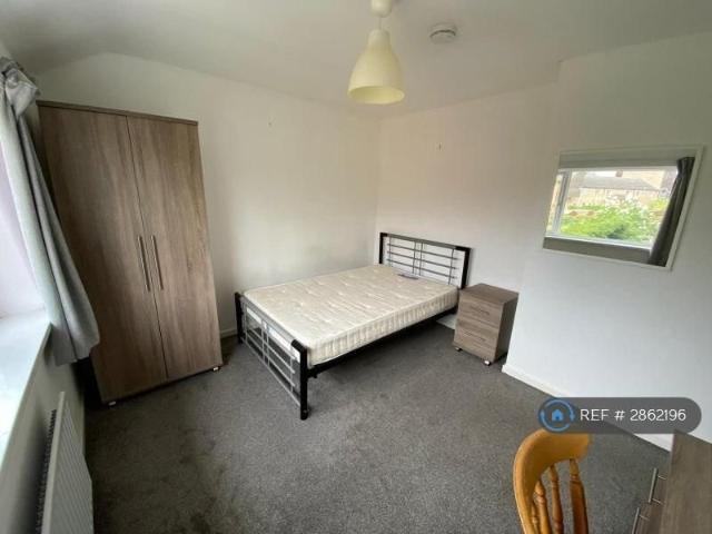 5 bedroom semi detached house to rent