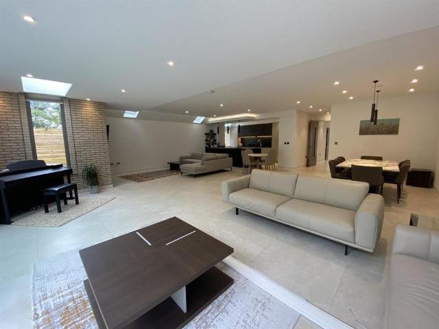 5 bedroom semi detached house to rent