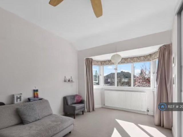 5 bedroom semi detached house to rent