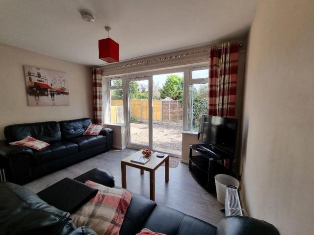 5 bedroom semi detached house to rent
