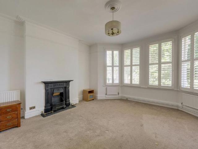 5 bedroom semi detached house to rent