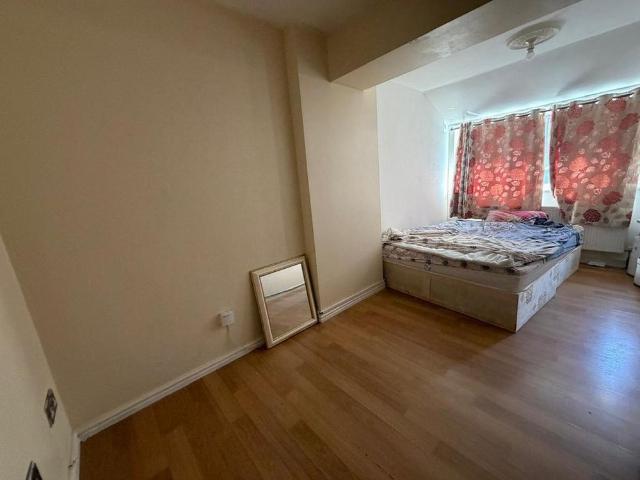 5 bedroom semi detached house to rent