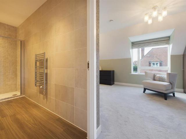 5 bedroom semi detached house for sale