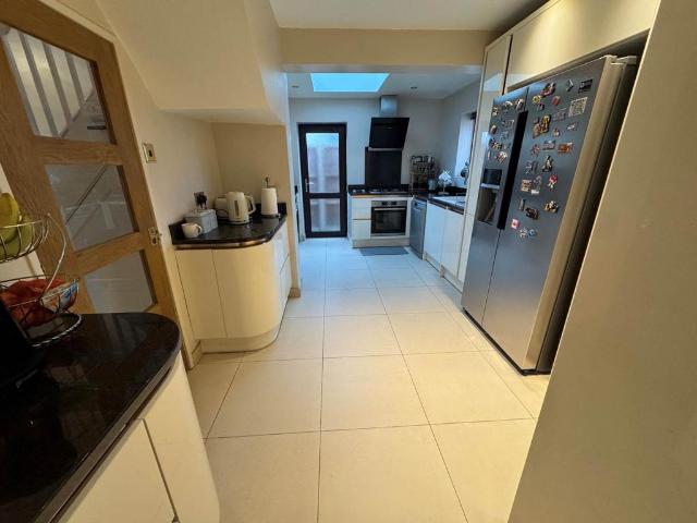 5 bedroom semi detached house for sale