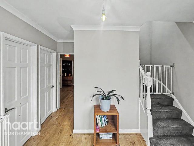 5 bedroom semi detached house for sale