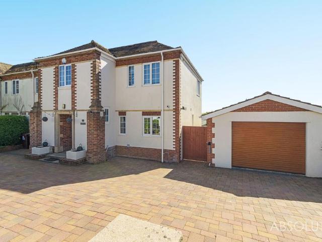 5 bedroom semi detached house for sale
