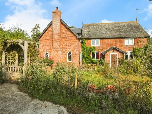 5 bedroom semi detached house for sale