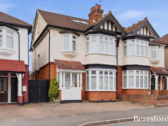 5 bedroom semi detached house for sale