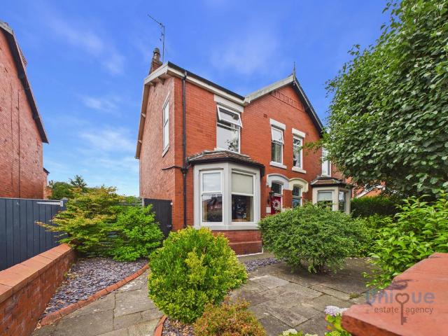 5 bedroom semi detached house for sale