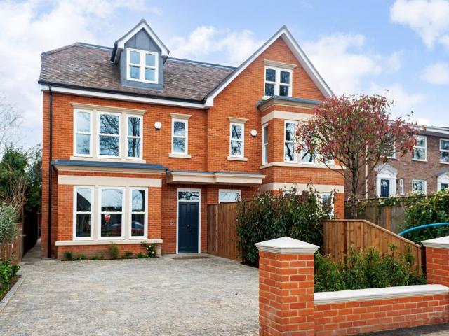 5 bedroom semi detached house for sale